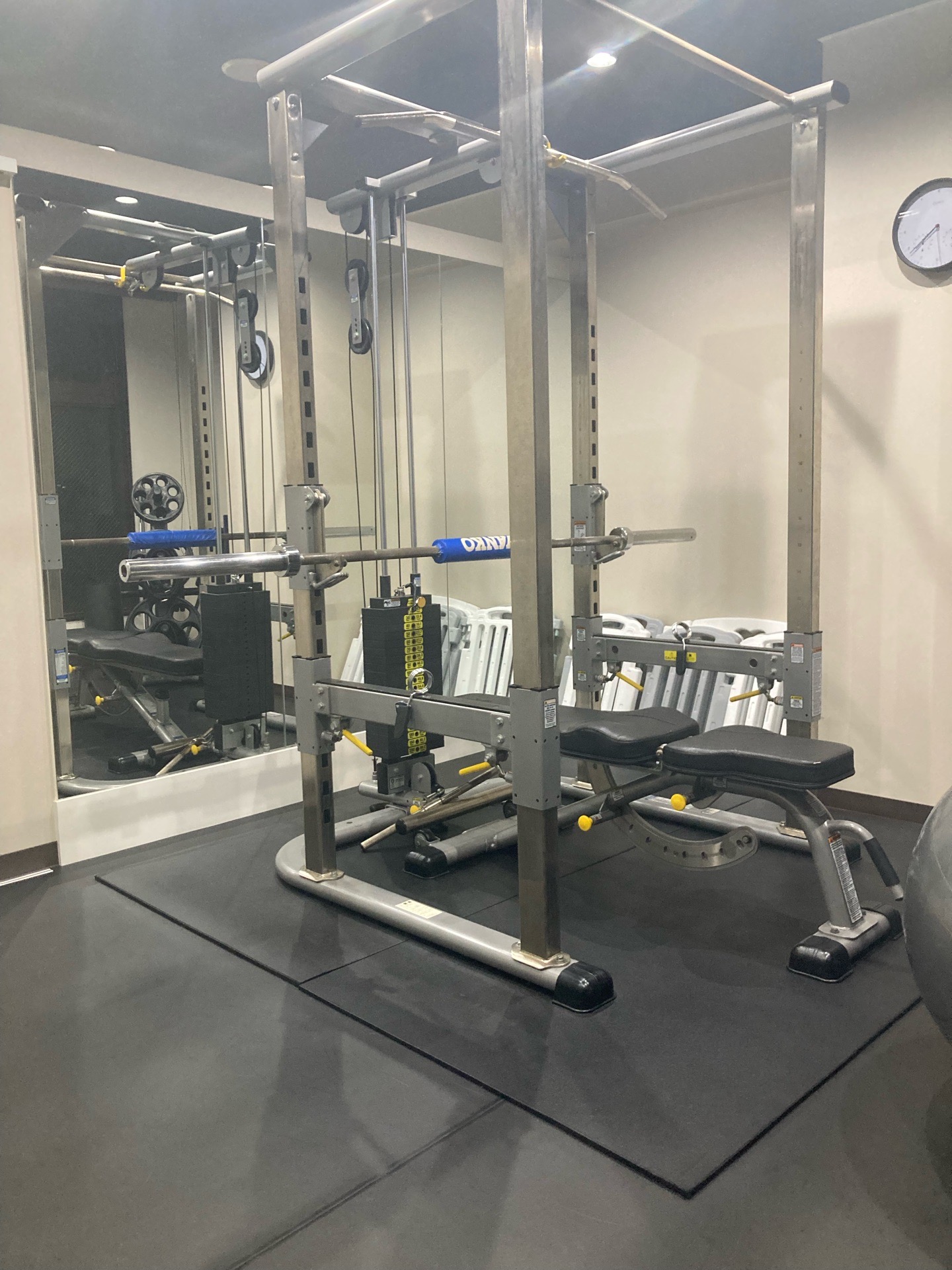 Omochi | 好きでつながるバーチャルワールドYay!（イェイ）